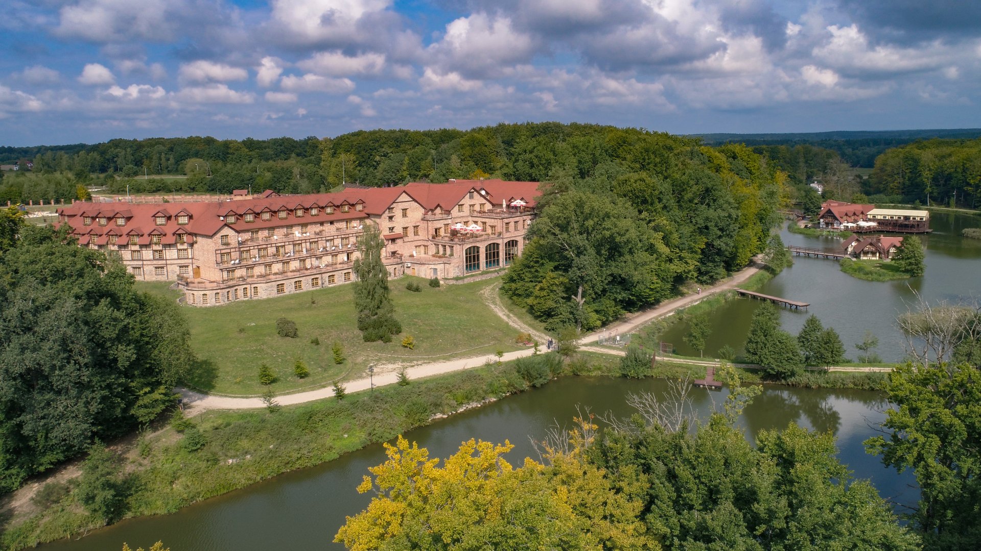 Obiekt hotelowy SPA z dużym basenem | Dolina Charlotty